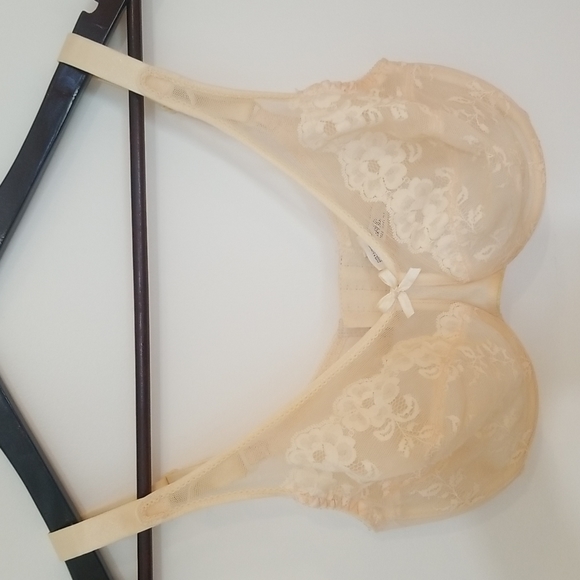 Bali | Intimates & Sleepwear | Like New Bali Lace Bra With Underwire ...